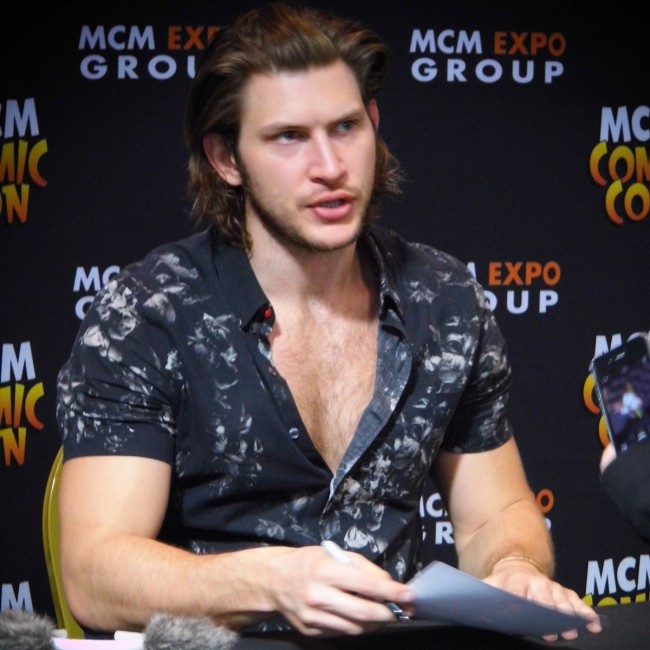 Bitten Panel With Greyston Holt - Comic Con Birmingham (March 2014 ...